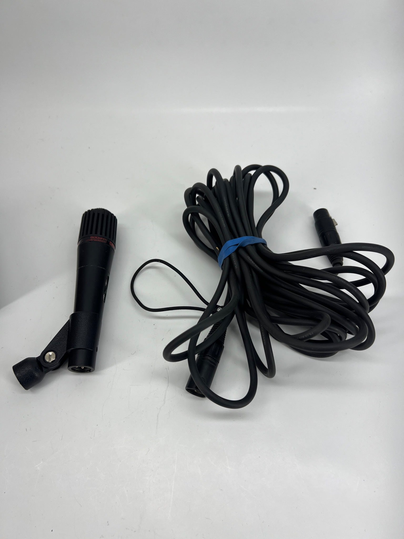 Dixon MD1600 Microphone with Cable – Thunder Bay Estate Sales